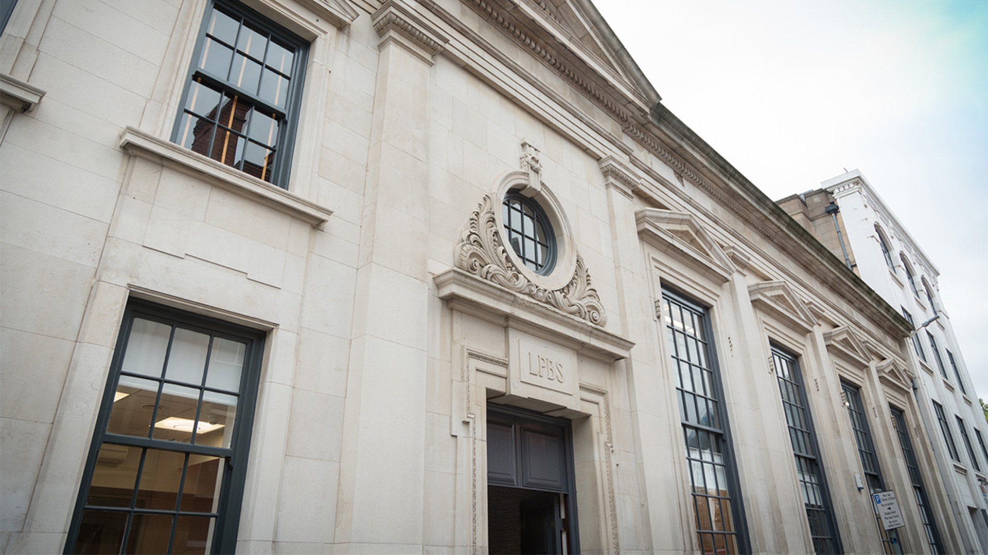 Knights reinforces leading position in Leicester | Knights